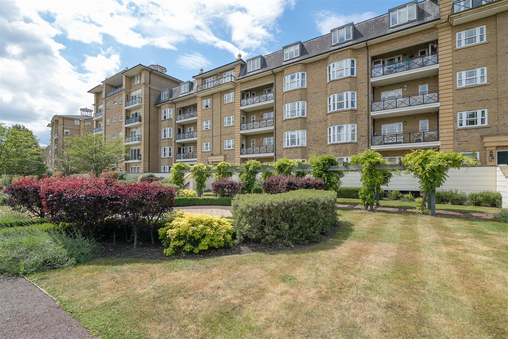 Holst Mansions, Barnes - Laurent Residential